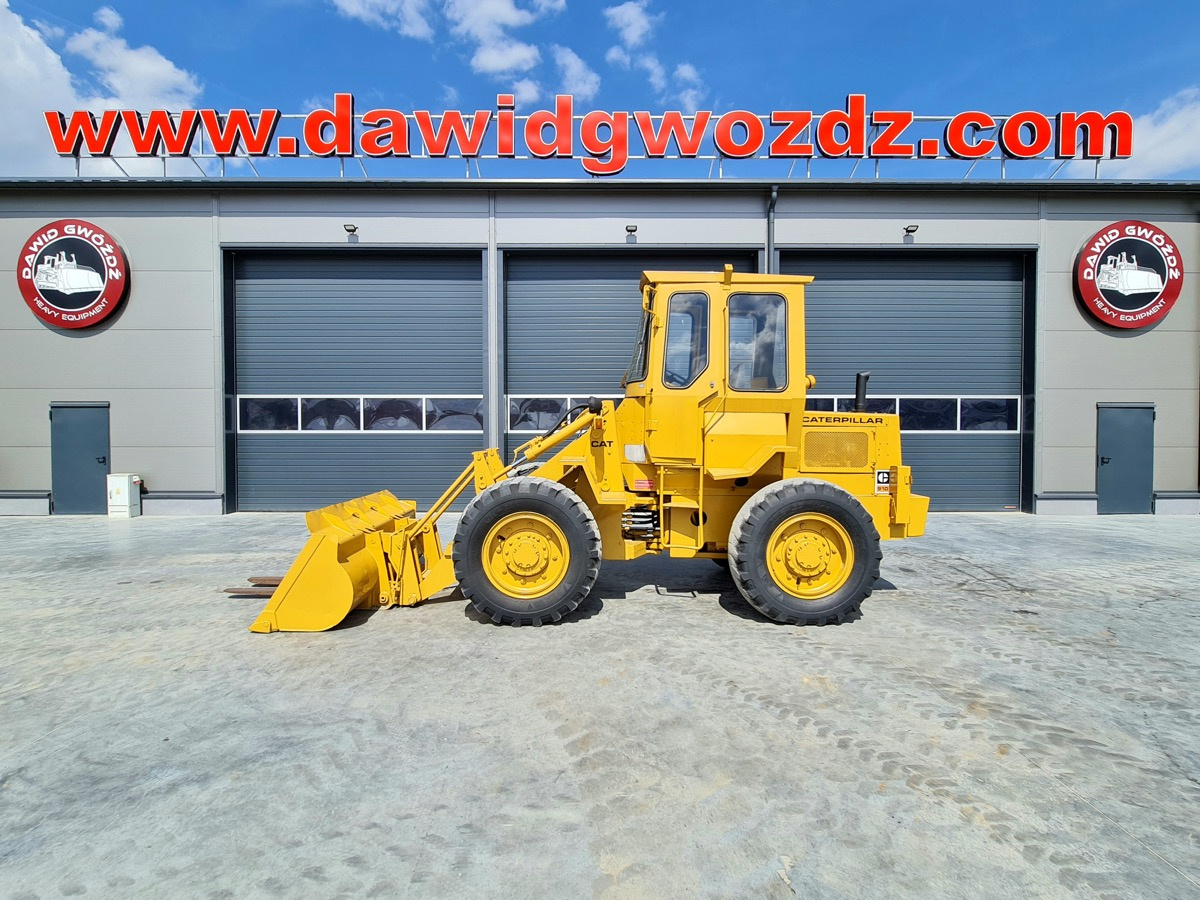 Dawid Gwóźdź - Maszyny budowlane - CATERPILLAR 910