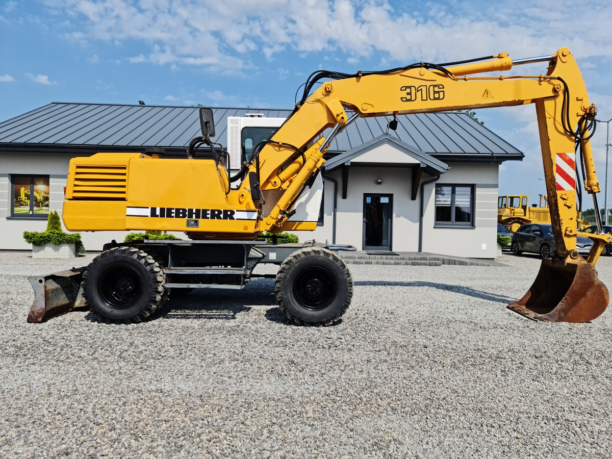 Dawid Gwóźdź - Maszyny budowlane - LIEBHERR A 316