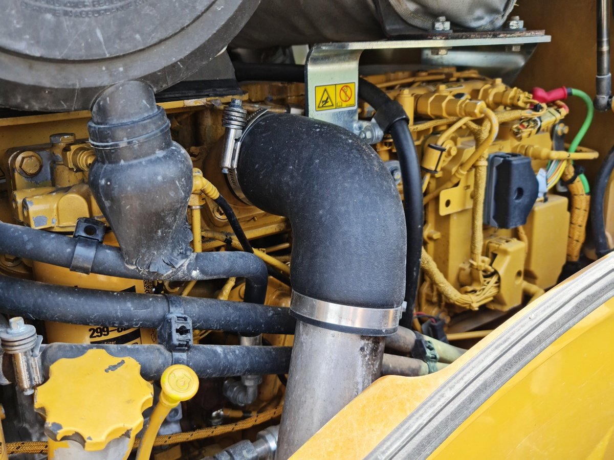 Dawid Gwóźdź - Maszyny budowlane - CATERPILLAR CS64