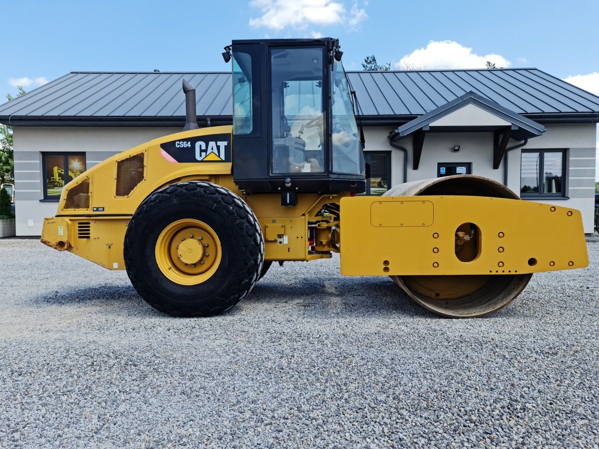 Dawid Gwóźdź - Maszyny budowlane - CATERPILLAR CS64