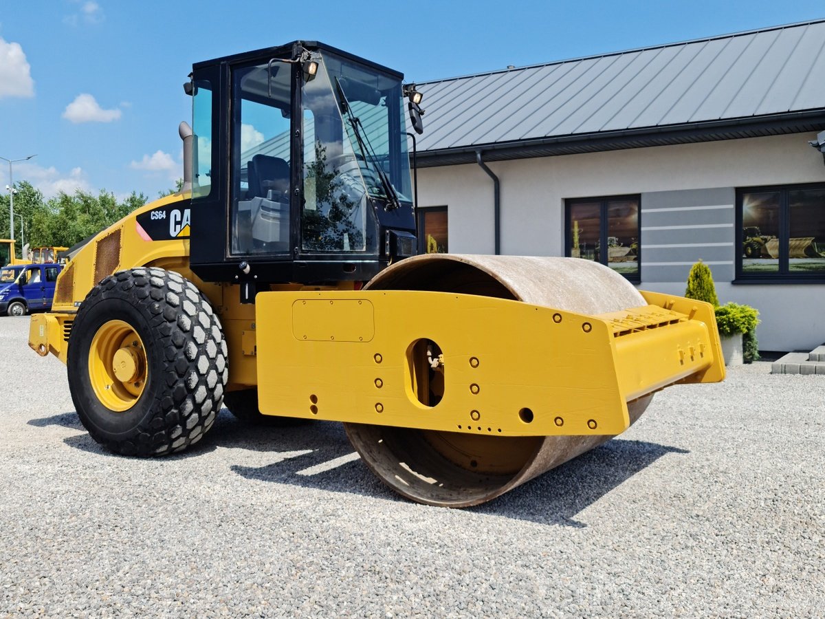 Dawid Gwóźdź - Maszyny budowlane - CATERPILLAR CS64